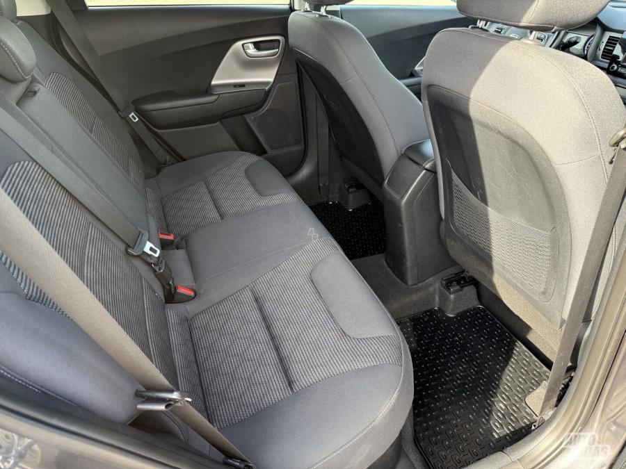 Pelēks Kia Niro 2017 Viļņa, ar dzinēja tilpumu 1.60 L un nobraukumu 170 tūkst. km par 10799 €, foto 17 vietnē AUTOMOTO.COM.LV