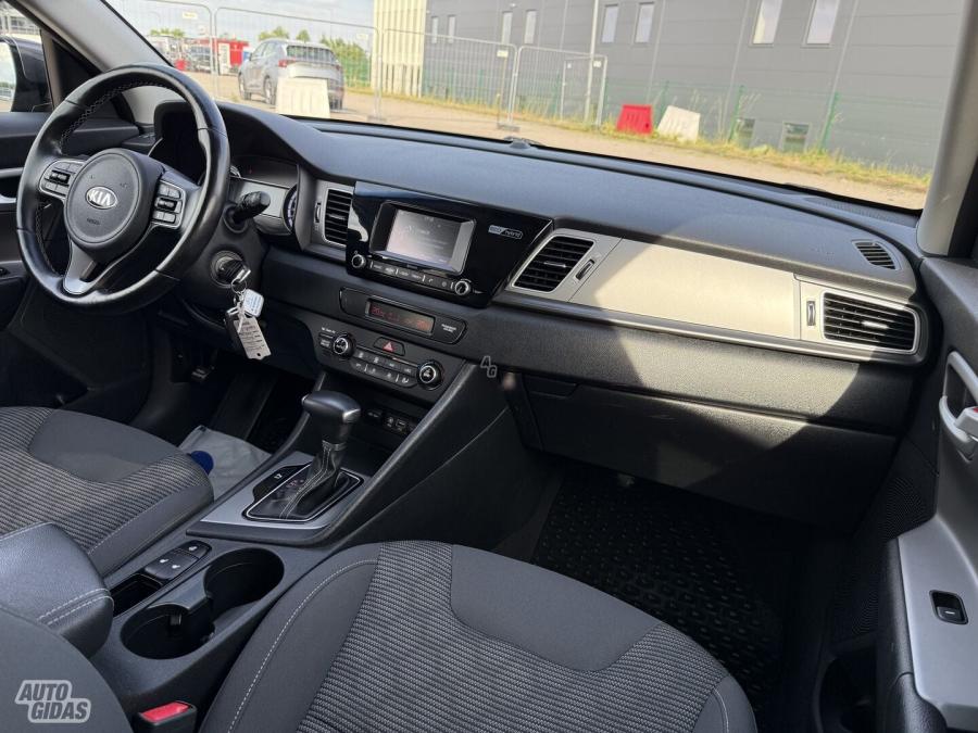 Pelēks Kia Niro 2017 Viļņa, ar dzinēja tilpumu 1.60 L un nobraukumu 170 tūkst. km par 10799 €, foto 18 vietnē AUTOMOTO.COM.LV