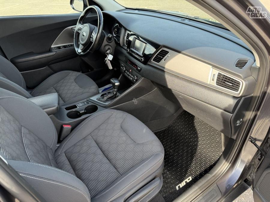 Pelēks Kia Niro 2017 Viļņa, ar dzinēja tilpumu 1.60 L un nobraukumu 170 tūkst. km par 10799 €, foto 19 vietnē AUTOMOTO.COM.LV