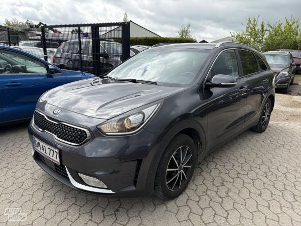 Grey Kia Niro 2017 in Vilnius, with an engine capacity of 1.60 L and mileage of 170 thousand km for 10900 €, photo 1 on AUTOMOTO.COM.LV