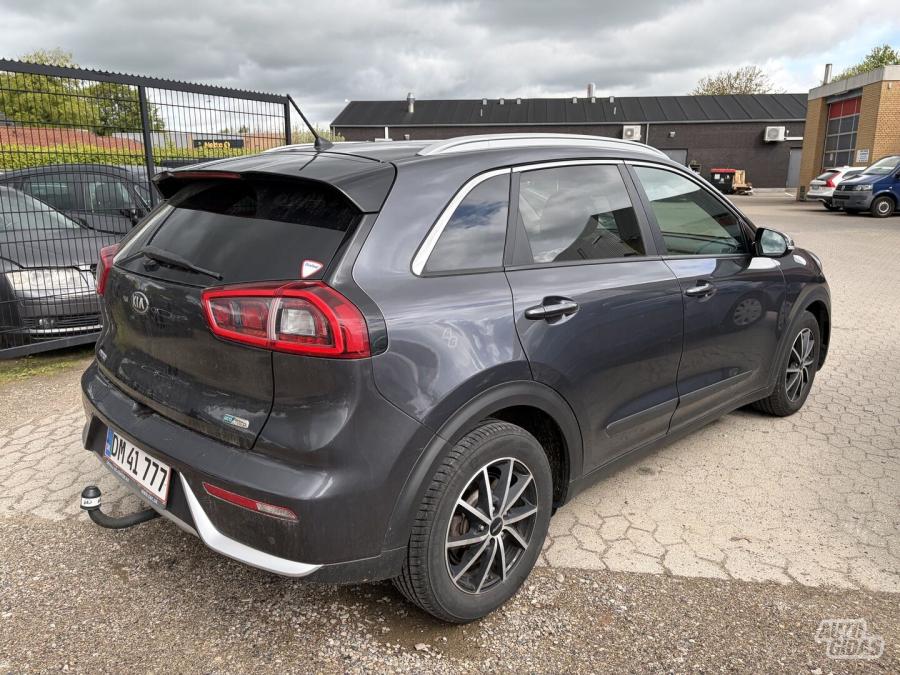 Grey Kia Niro 2017 in Vilnius, with an engine capacity of 1.60 L and mileage of 170 thousand km for 10900 €, photo 4 on AUTOMOTO.COM.LV