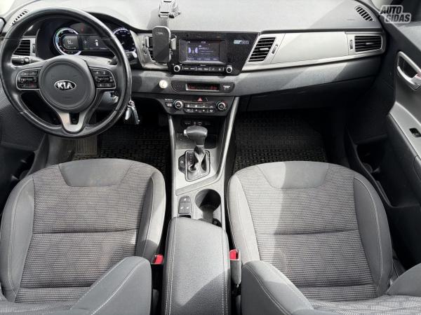 Grey Kia Niro 2017 in Vilnius, with an engine capacity of 1.60 L and mileage of 170 thousand km for 10900 €, photo 5 on AUTOMOTO.COM.LV