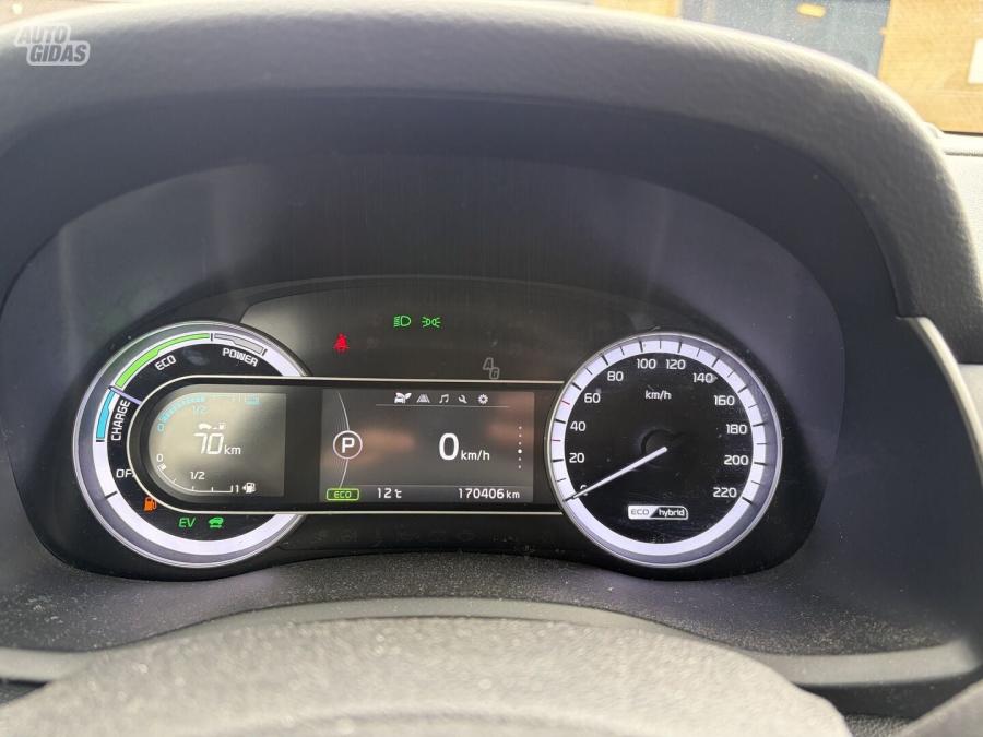 Grey Kia Niro 2017 in Vilnius, with an engine capacity of 1.60 L and mileage of 170 thousand km for 10900 €, photo 19 on AUTOMOTO.COM.LV
