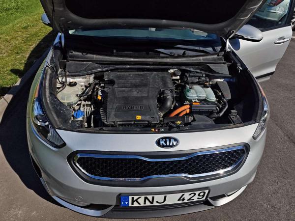 Grey Kia Niro 2017 in Lazdijai, with an engine capacity of 1.59 L and mileage of 161 thousand km for 9300 €, photo 8 on AUTOMOTO.COM.LV