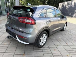 Pelēks Kia Niro 2017 Kauņa, ar dzinēja tilpumu 1.59 L un nobraukumu 198 tūkst. km par 10200 €, foto 4 vietnē AUTOMOTO.COM.LV