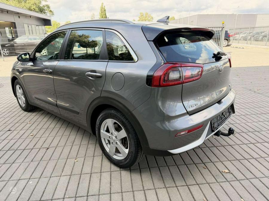 Pelēks Kia Niro 2017 Kauņa, ar dzinēja tilpumu 1.59 L un nobraukumu 198 tūkst. km par 10200 €, foto 5 vietnē AUTOMOTO.COM.LV