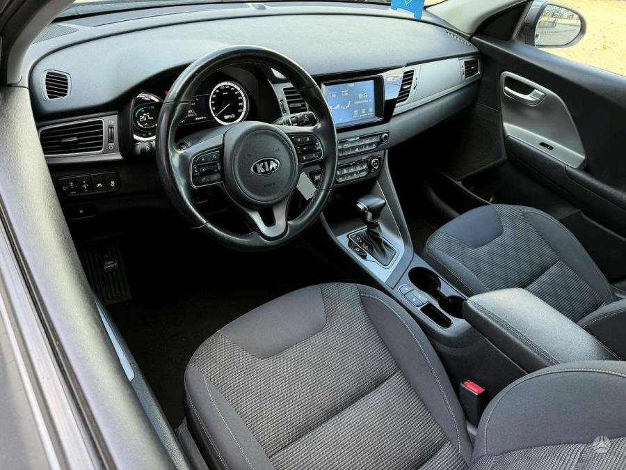 Pelēks Kia Niro 2017 Kauņa, ar dzinēja tilpumu 1.59 L un nobraukumu 198 tūkst. km par 10200 €, foto 6 vietnē AUTOMOTO.COM.LV