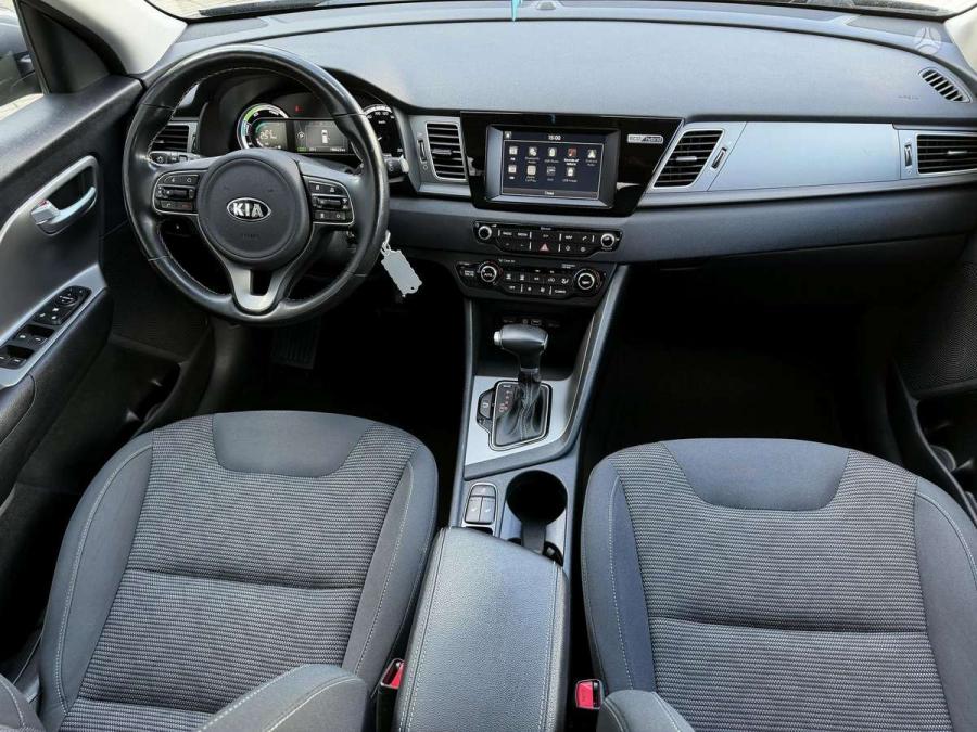 Pelēks Kia Niro 2017 Kauņa, ar dzinēja tilpumu 1.59 L un nobraukumu 198 tūkst. km par 10200 €, foto 9 vietnē AUTOMOTO.COM.LV
