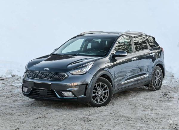 Grey Kia Niro 2018 in Kaunas, with an engine capacity of 1.58 L and mileage of 66 thousand km for 14900 €, photo 2 on AUTOMOTO.COM.LV
