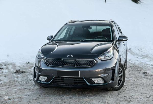 Grey Kia Niro 2018 in Kaunas, with an engine capacity of 1.58 L and mileage of 66 thousand km for 14900 €, photo 5 on AUTOMOTO.COM.LV