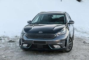Grey Kia Niro 2018 in Kaunas, with an engine capacity of 1.58 L and mileage of 66 thousand km for 14900 €, photo 5 on AUTOMOTO.COM.LV