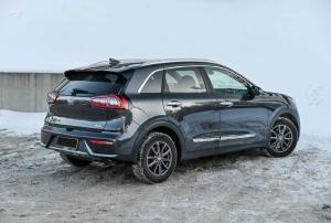 Grey Kia Niro 2018 in Kaunas, with an engine capacity of 1.58 L and mileage of 66 thousand km for 14900 €, photo 8 on AUTOMOTO.COM.LV