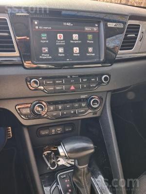 Pelēks Kia Niro 2018 Rīga, ar dzinēja tilpumu 1.60 L un nobraukumu 272 tūkst. km par 8500 €, foto 4 vietnē AUTOMOTO.COM.LV