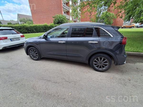 Pelēks Kia Niro 2018 Rīga, ar dzinēja tilpumu 1.60 L un nobraukumu 272 tūkst. km par 8500 €, foto 6 vietnē AUTOMOTO.COM.LV