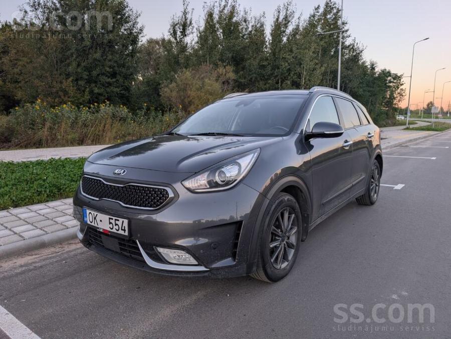Серый Киа Niro 2018 в Рига, объемом двигателя 1.60 л и пробегом 273 тыс. км за 11200 €, фото 1 на AUTOMOTO.COM.LV
