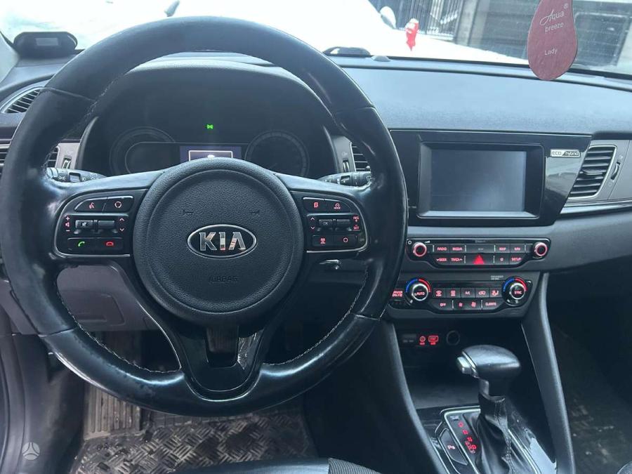 Grey Kia Niro 2019 in Vilnius, with an engine capacity of 1.59 L and mileage of 254 thousand km for 7300 €, photo 11 on AUTOMOTO.COM.LV