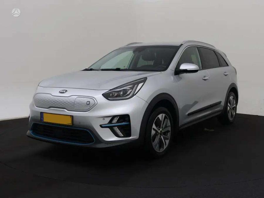Grey Kia Niro 2019 in Vilnius, with an engine capacity of 0.00 L and mileage of 220 thousand km for 11999 €, photo 1 on AUTOMOTO.COM.LV