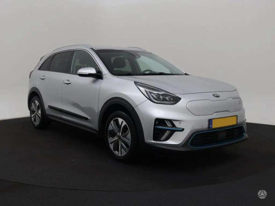 Grey Kia Niro 2019 in Vilnius, with an engine capacity of 0.00 L and mileage of 220 thousand km for 11999 €, photo 7 on AUTOMOTO.COM.LV