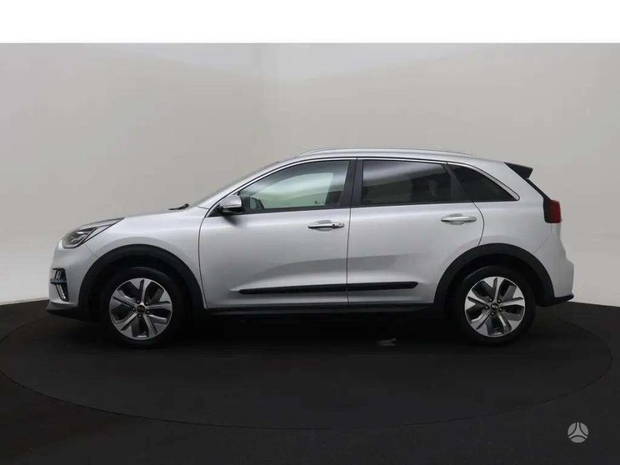 Grey Kia Niro 2019 in Vilnius, with an engine capacity of 0.00 L and mileage of 220 thousand km for 11999 €, photo 10 on AUTOMOTO.COM.LV