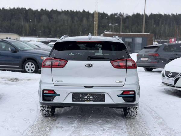 Grey Kia Niro 2019 in Vilnius, with an engine capacity of 0.00 L and mileage of 220 thousand km for 13600 €, photo 8 on AUTOMOTO.COM.LV