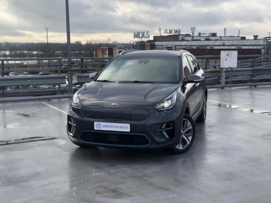 Grey Kia Niro 2019 in Riga, with an engine capacity of 0.00 L and mileage of 79 thousand km for 19900 €, photo 3 on AUTOMOTO.COM.LV