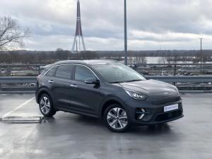 Grey Kia Niro 2019 in Riga, with an engine capacity of 0.00 L and mileage of 79 thousand km for 19900 €, photo 4 on AUTOMOTO.COM.LV