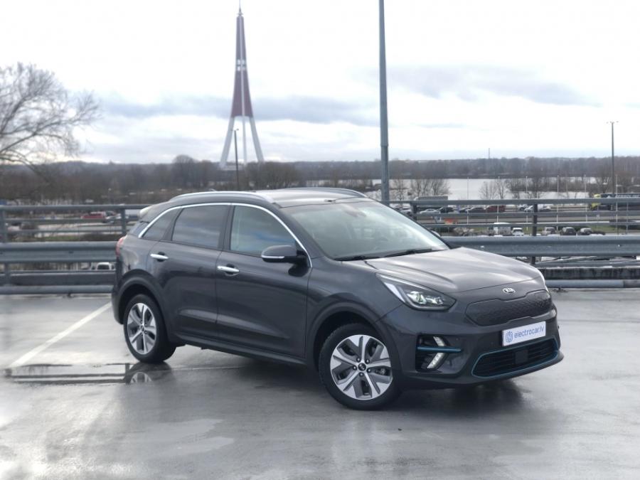 Grey Kia Niro 2019 in Riga, with an engine capacity of 0.00 L and mileage of 79 thousand km for 19900 €, photo 5 on AUTOMOTO.COM.LV