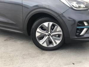 Grey Kia Niro 2019 in Riga, with an engine capacity of 0.00 L and mileage of 79 thousand km for 19900 €, photo 6 on AUTOMOTO.COM.LV
