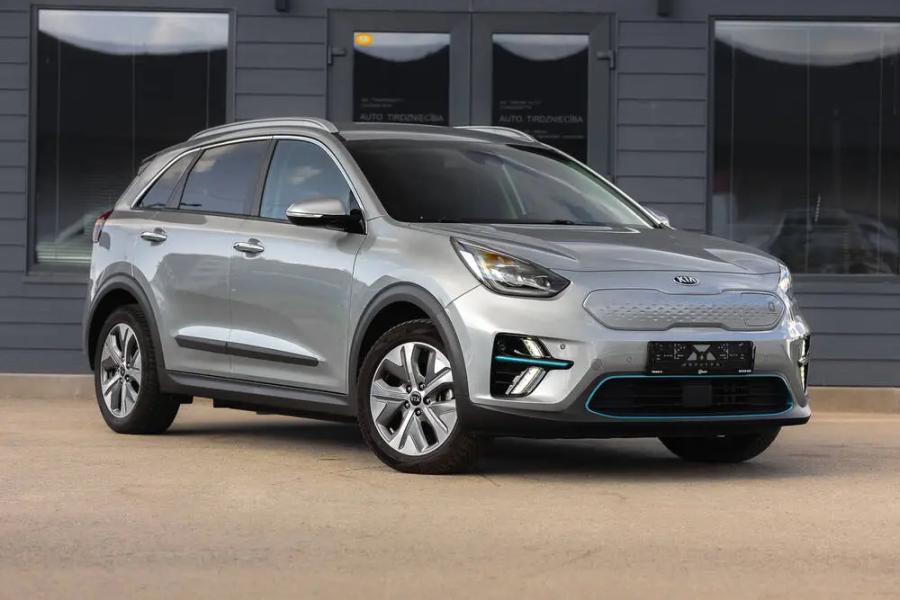 Pelēks Kia Niro 2019 Jelgava, ar dzinēja tilpumu 0.10 L un nobraukumu 159 tūkst. km par 18850 €, foto 1 vietnē AUTOMOTO.COM.LV