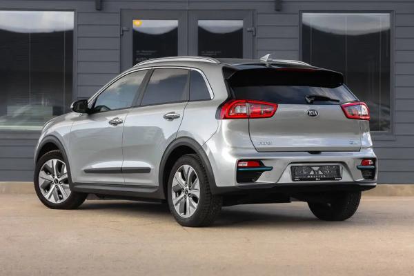 Pelēks Kia Niro 2019 Jelgava, ar dzinēja tilpumu 0.10 L un nobraukumu 159 tūkst. km par 18850 €, foto 2 vietnē AUTOMOTO.COM.LV
