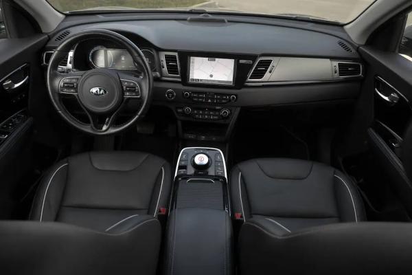 Pelēks Kia Niro 2019 Jelgava, ar dzinēja tilpumu 0.10 L un nobraukumu 159 tūkst. km par 18850 €, foto 7 vietnē AUTOMOTO.COM.LV