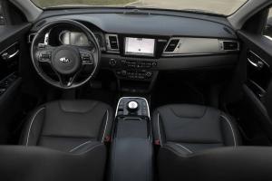 Pelēks Kia Niro 2019 Jelgava, ar dzinēja tilpumu 0.10 L un nobraukumu 159 tūkst. km par 18850 €, foto 8 vietnē AUTOMOTO.COM.LV