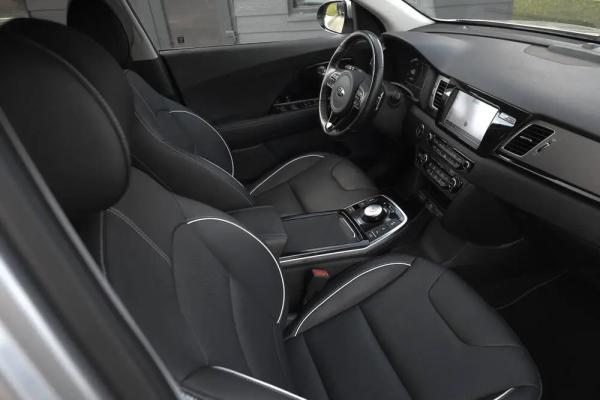 Pelēks Kia Niro 2019 Jelgava, ar dzinēja tilpumu 0.10 L un nobraukumu 159 tūkst. km par 18850 €, foto 8 vietnē AUTOMOTO.COM.LV