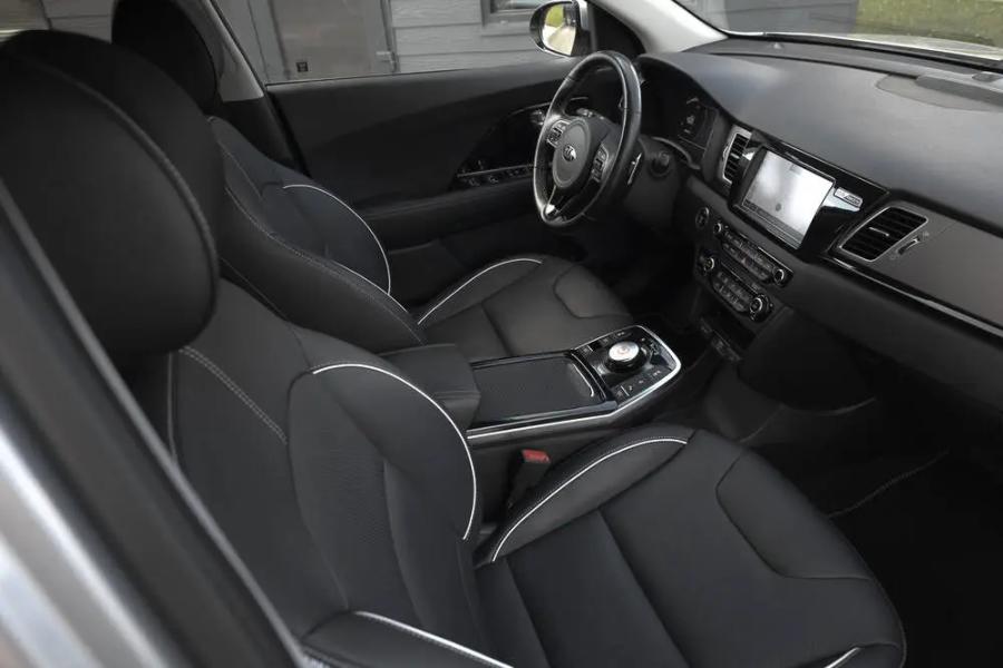 Pelēks Kia Niro 2019 Jelgava, ar dzinēja tilpumu 0.10 L un nobraukumu 159 tūkst. km par 18850 €, foto 9 vietnē AUTOMOTO.COM.LV