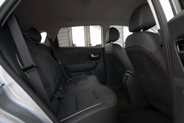 Pelēks Kia Niro 2019 Jelgava, ar dzinēja tilpumu 0.10 L un nobraukumu 159 tūkst. km par 18850 €, foto 9 vietnē AUTOMOTO.COM.LV