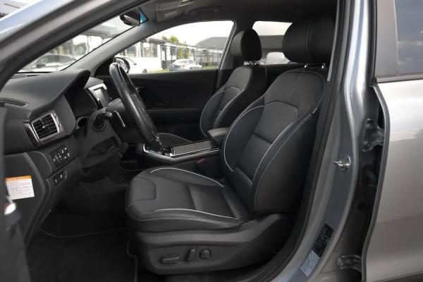 Pelēks Kia Niro 2019 Jelgava, ar dzinēja tilpumu 0.10 L un nobraukumu 159 tūkst. km par 18850 €, foto 10 vietnē AUTOMOTO.COM.LV