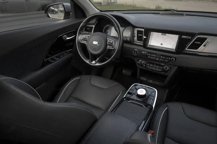 Pelēks Kia Niro 2019 Jelgava, ar dzinēja tilpumu 0.10 L un nobraukumu 159 tūkst. km par 18850 €, foto 12 vietnē AUTOMOTO.COM.LV