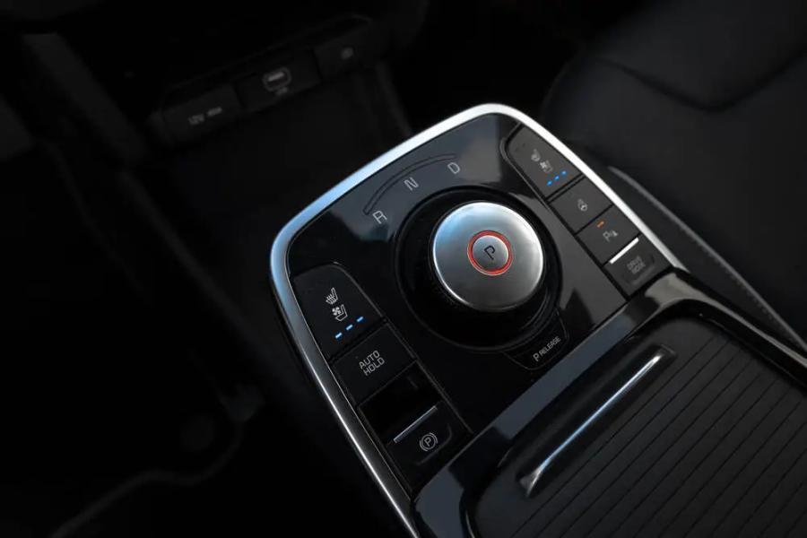 Pelēks Kia Niro 2019 Jelgava, ar dzinēja tilpumu 0.10 L un nobraukumu 159 tūkst. km par 18850 €, foto 13 vietnē AUTOMOTO.COM.LV