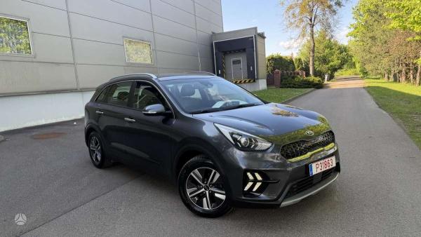 Grey Kia Niro 2019 in Alytus, with an engine capacity of 1.59 L and mileage of 198 thousand km for 13800 €, photo 2 on AUTOMOTO.COM.LV