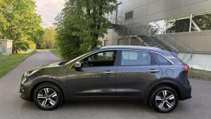Grey Kia Niro 2019 in Alytus, with an engine capacity of 1.59 L and mileage of 198 thousand km for 13800 €, photo 7 on AUTOMOTO.COM.LV