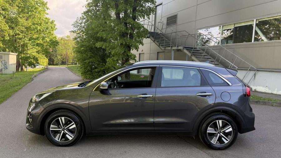 Grey Kia Niro 2019 in Alytus, with an engine capacity of 1.59 L and mileage of 198 thousand km for 13800 €, photo 7 on AUTOMOTO.COM.LV