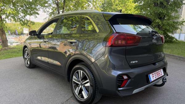Grey Kia Niro 2019 in Alytus, with an engine capacity of 1.59 L and mileage of 198 thousand km for 13800 €, photo 8 on AUTOMOTO.COM.LV