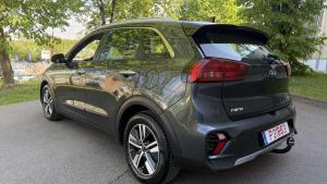 Grey Kia Niro 2019 in Alytus, with an engine capacity of 1.59 L and mileage of 198 thousand km for 13800 €, photo 9 on AUTOMOTO.COM.LV
