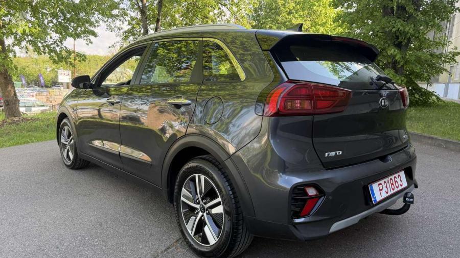 Grey Kia Niro 2019 in Alytus, with an engine capacity of 1.59 L and mileage of 198 thousand km for 13800 €, photo 9 on AUTOMOTO.COM.LV