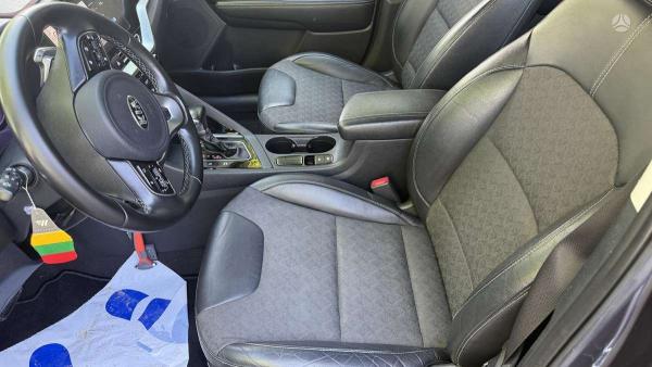 Grey Kia Niro 2019 in Alytus, with an engine capacity of 1.59 L and mileage of 198 thousand km for 13800 €, photo 9 on AUTOMOTO.COM.LV