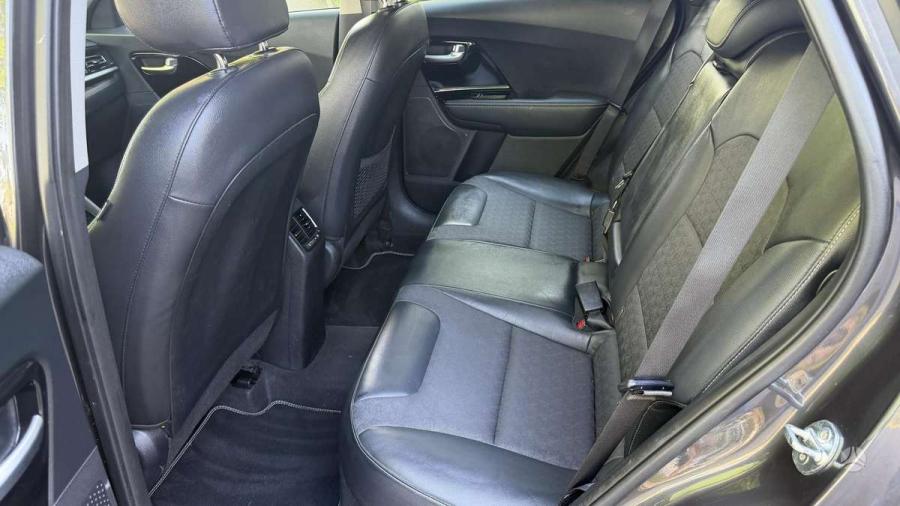Grey Kia Niro 2019 in Alytus, with an engine capacity of 1.59 L and mileage of 198 thousand km for 13800 €, photo 12 on AUTOMOTO.COM.LV