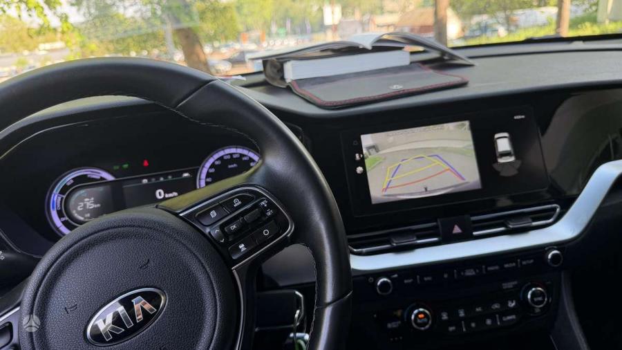 Grey Kia Niro 2019 in Alytus, with an engine capacity of 1.59 L and mileage of 198 thousand km for 13800 €, photo 13 on AUTOMOTO.COM.LV