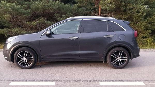 Pelēks Kia Niro 2019 Radviliškis, ar dzinēja tilpumu 1.58 L un nobraukumu 276 tūkst. km par 12400 €, foto 2 vietnē AUTOMOTO.COM.LV