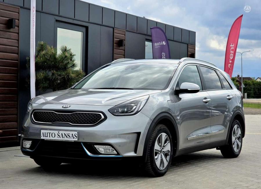 Grey Kia Niro 2019 in Taurage, with an engine capacity of 1.58 L and mileage of 159 thousand km for 15400 €, photo 3 on AUTOMOTO.COM.LV