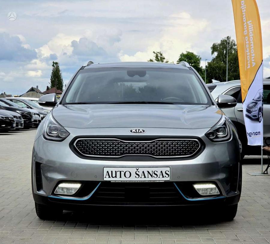 Grey Kia Niro 2019 in Taurage, with an engine capacity of 1.58 L and mileage of 159 thousand km for 15400 €, photo 4 on AUTOMOTO.COM.LV